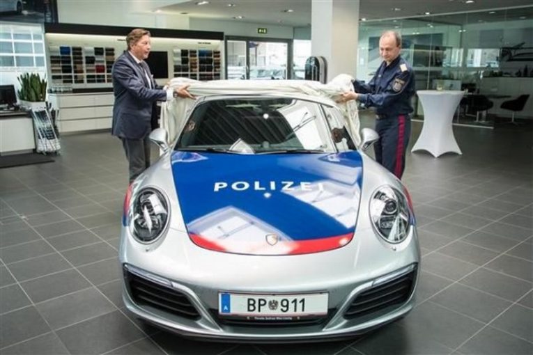 Livraison d’une nouvelle Porsche 911 Carrera à la Police autrichienne ...