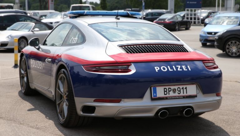 Livraison d’une nouvelle Porsche 911 Carrera à la Police autrichienne ...