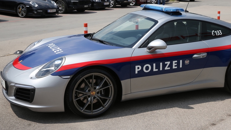 Livraison d’une nouvelle Porsche 911 Carrera à la Police autrichienne ...