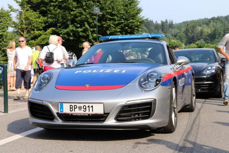 Livraison d’une nouvelle Porsche 911 Carrera à la Police autrichienne ...