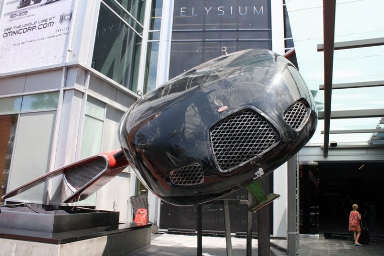 Une navette spatiale Bugatti dans le film Elysium – 4Legend.com ...