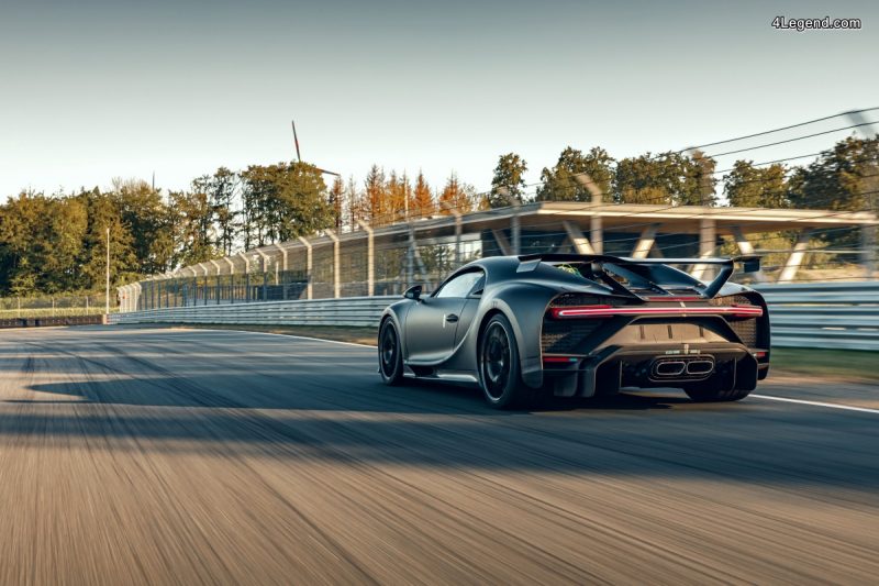 Rappel des pneus arrière Michelin des Bugatti Chiron Pur Sport ...